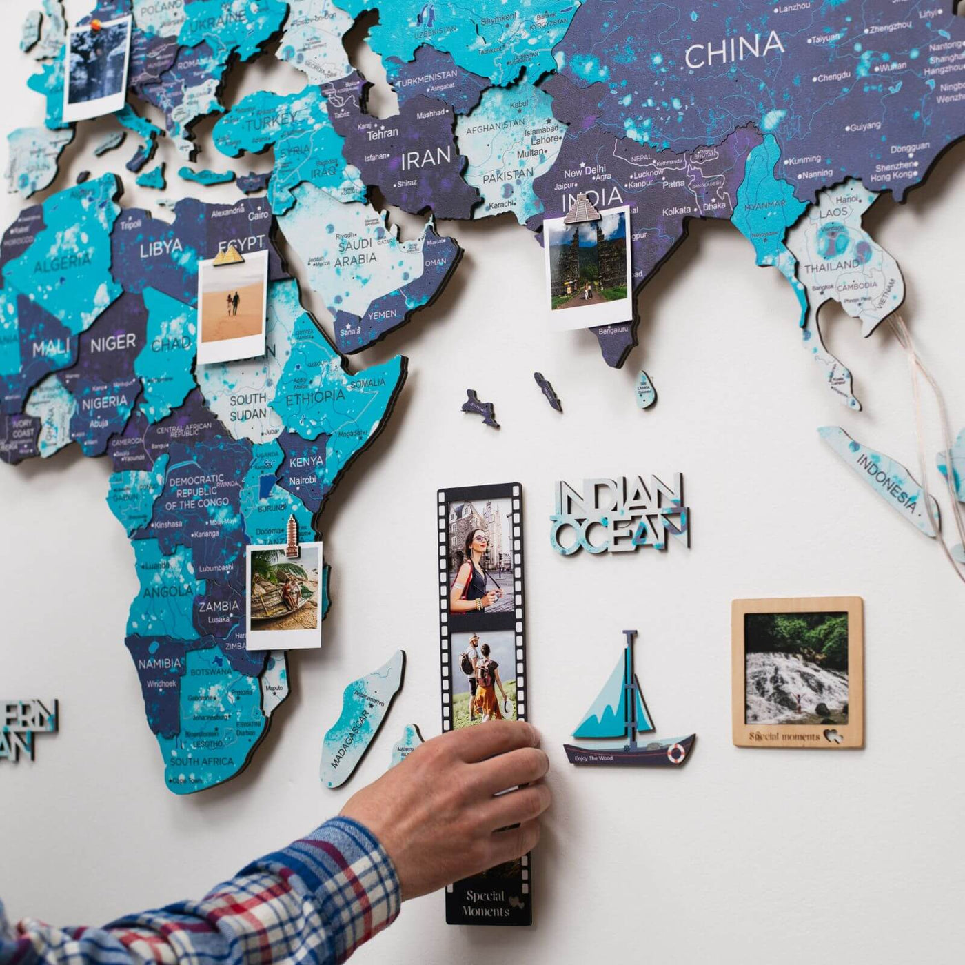 3D LED / LUMINOUS Wooden World Map Ocean ‣ Order Now