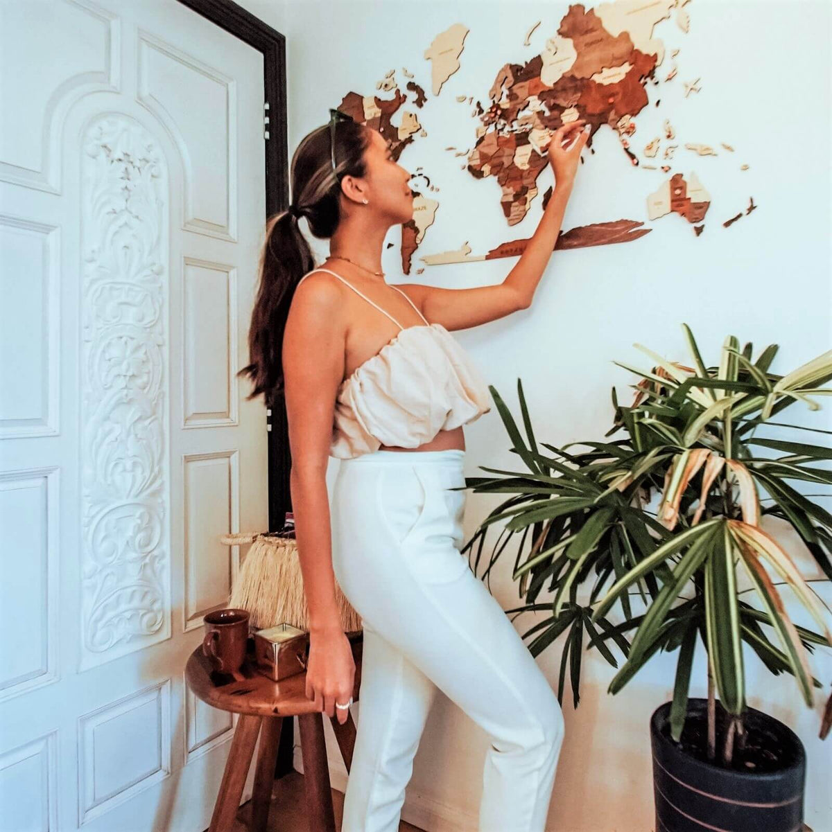 Modern Living Room Wall Decor → Enjoy The Wood